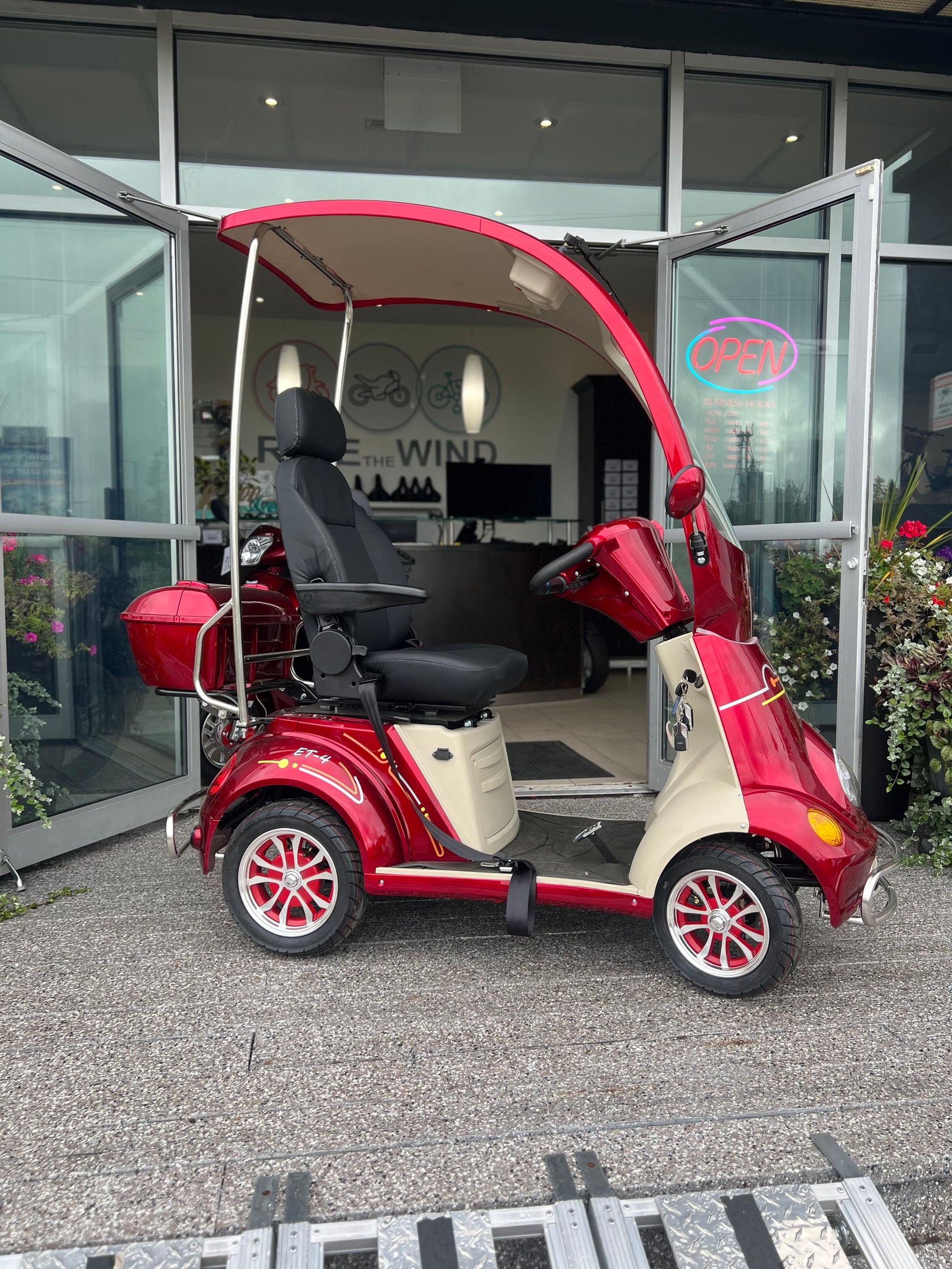 Ecolo ET4 Classic Mobility Scooter with Roof – Ride the Wind Ebikes